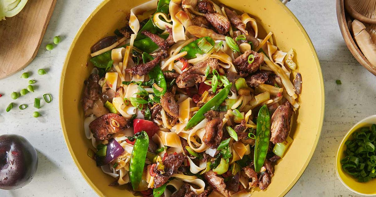 Crispy duck & veggie stir-fry in plum & soy sauce | Kikkoman