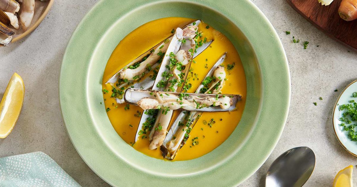 Creamy razor clam chowder with soy sauce | Kikkoman