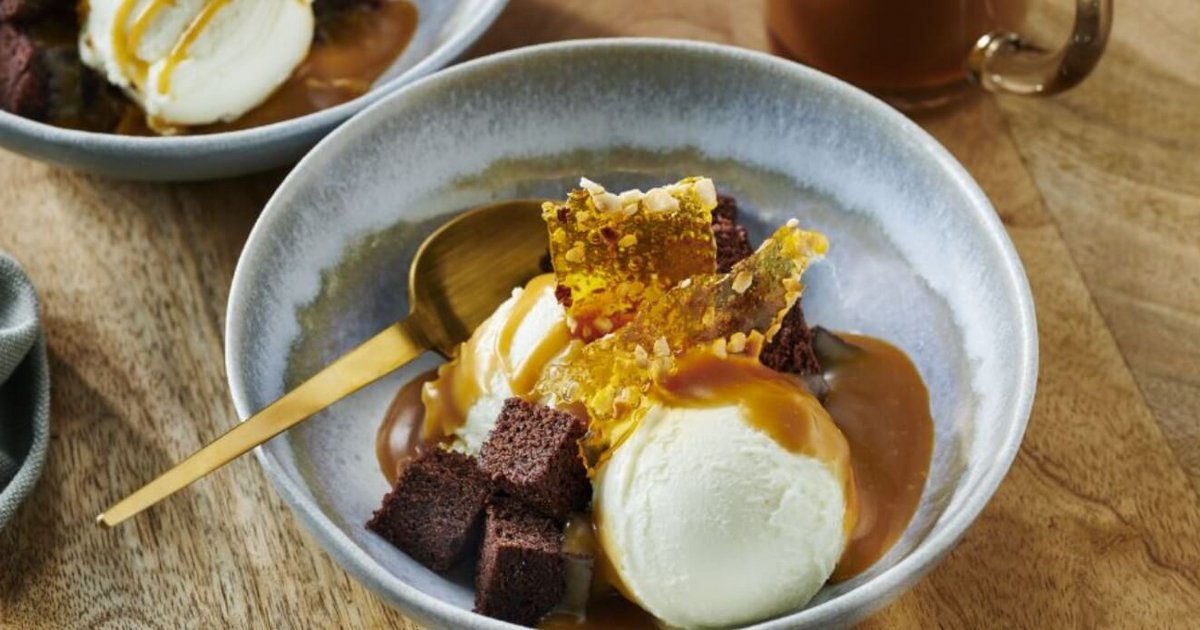 Ice Cream Sundae with Salted Butterscotch Sauce and Hazelnut Praline ...
